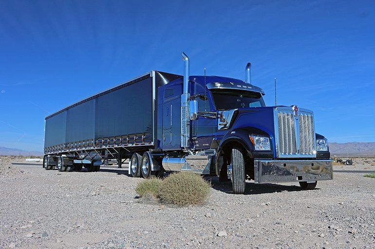 Kenworth retains iconic long-nose look with launch of the W990 ...