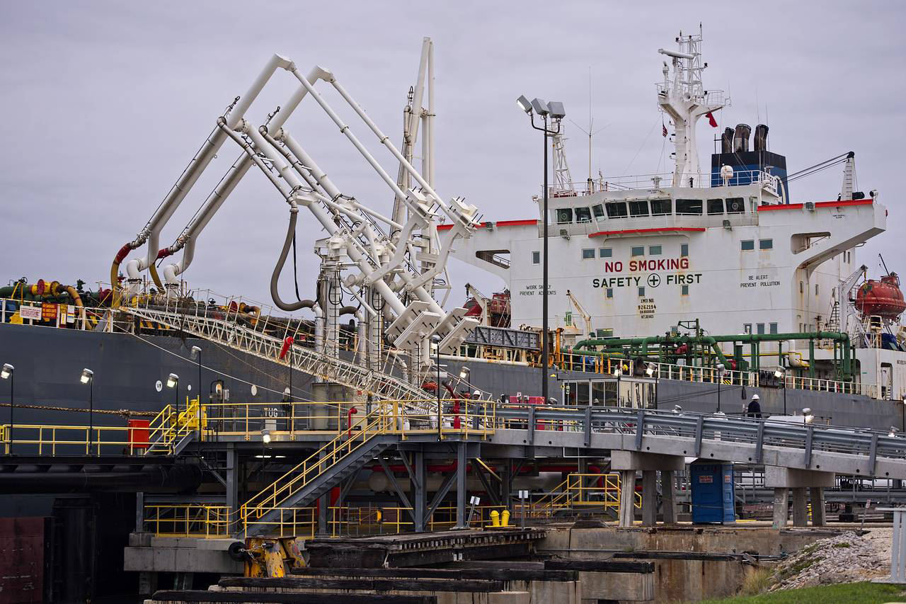 Emco Wheaton loading arms play key role in first US crude oil shipment ...