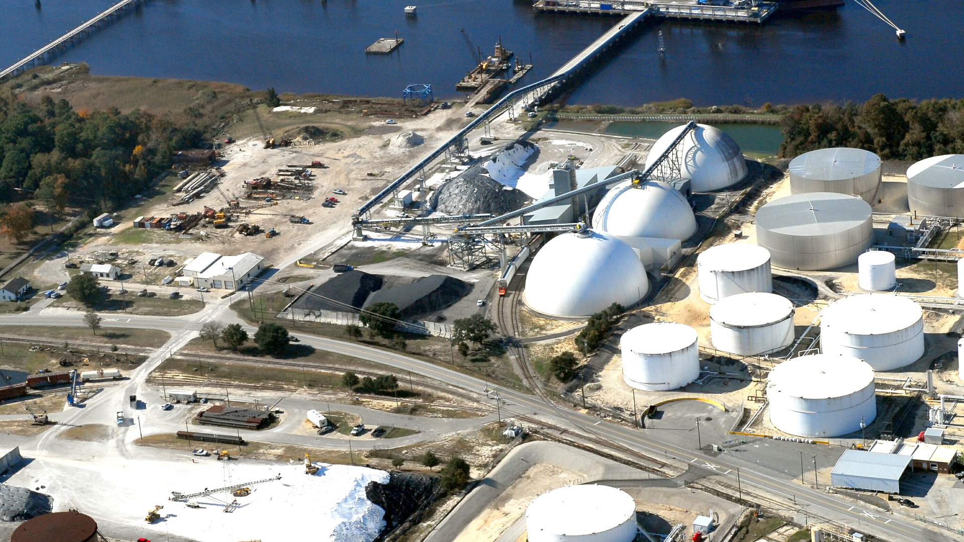 Savage, Ridgewood JV acquires CMT | Bulk Transporter