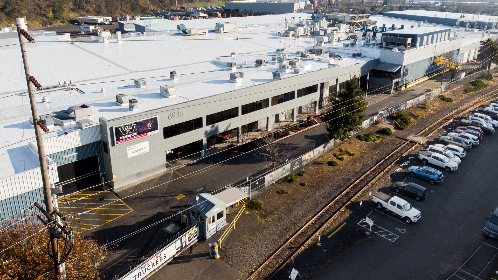 DTNA commits to carbon neutral vehicle production | Bulk Transporter