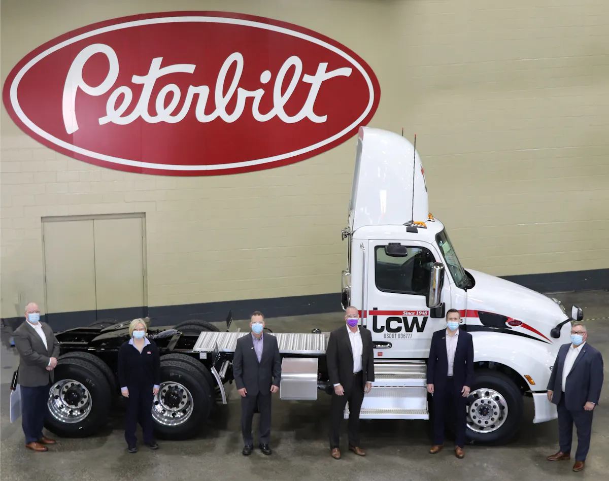 Peterbilt delivers Model 579 with 250,000th PACCAR MX engine | Bulk ...