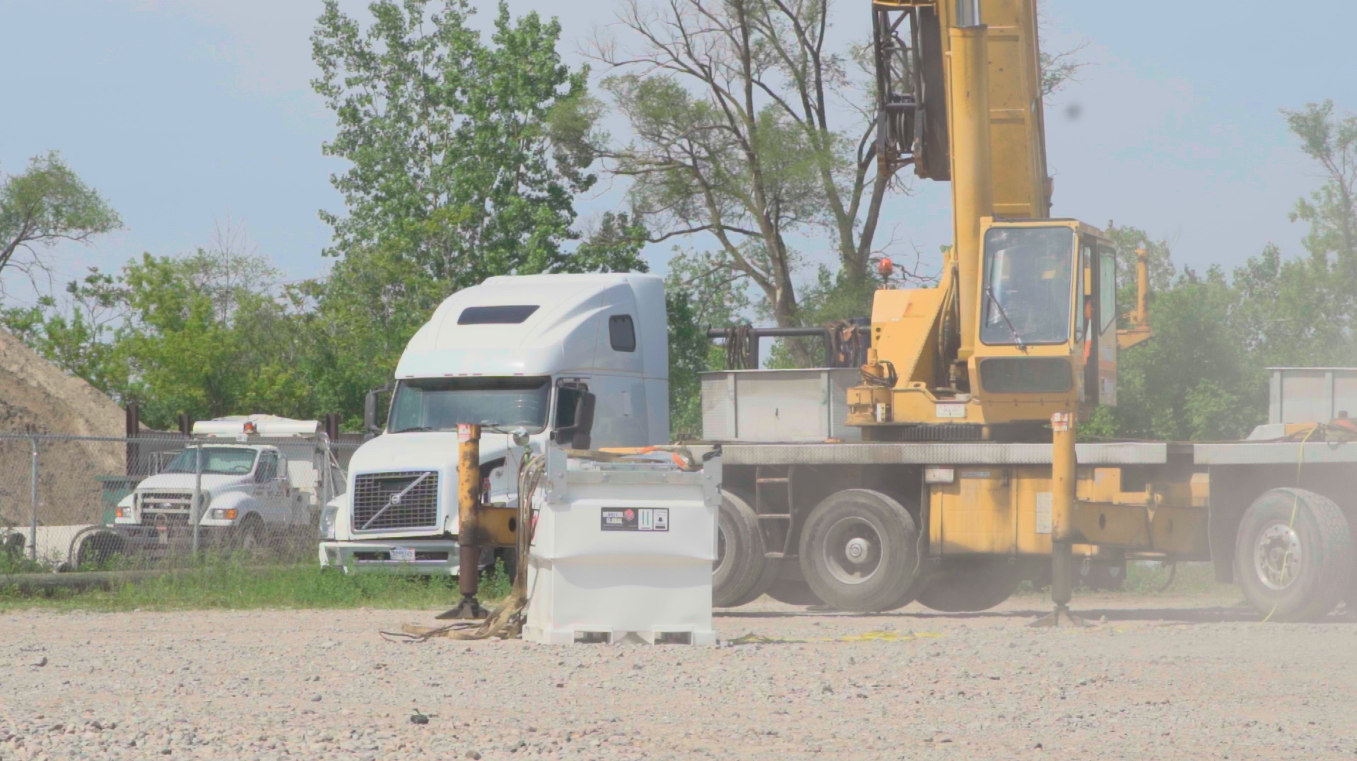 Western Global fuel tank withstands 80-foot drop test | Bulk Transporter