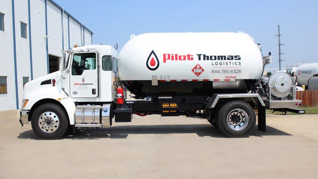 Pilot Thomas solves right-sizing dilemma with PacLease | Bulk Transporter