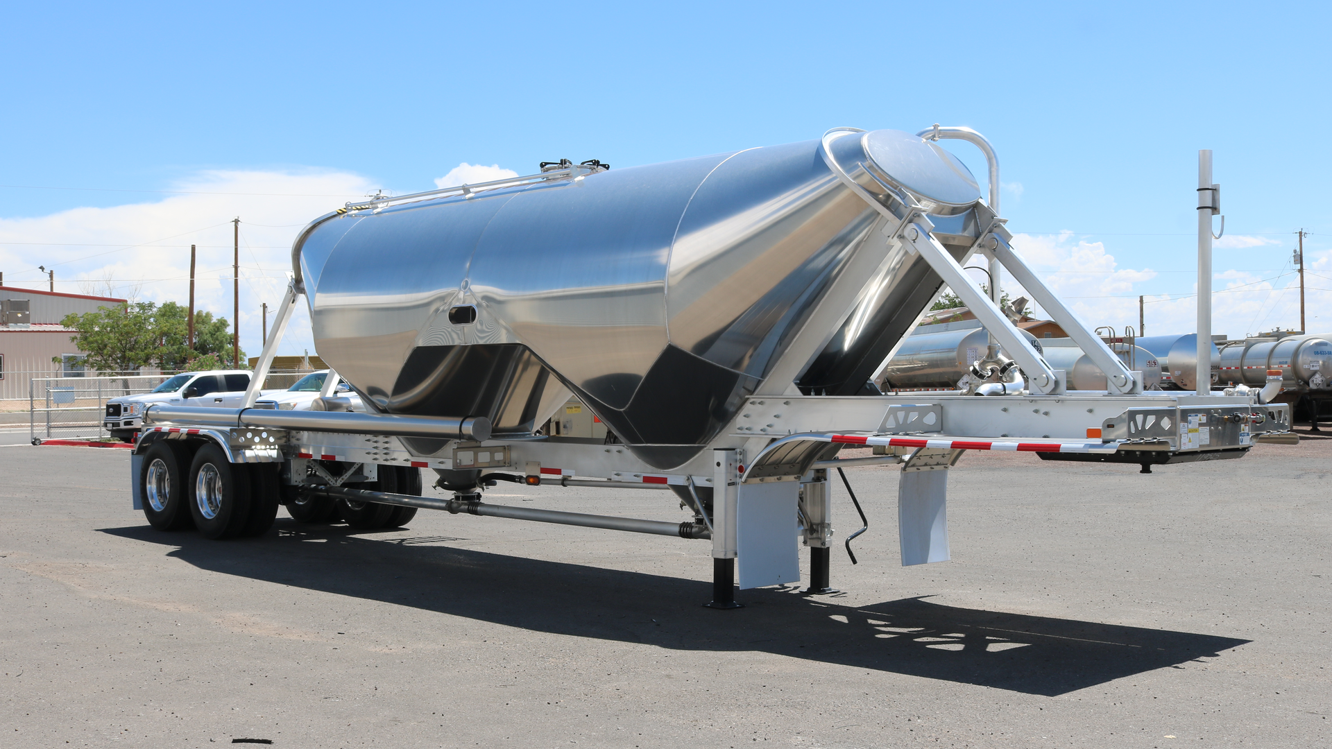 Heil highlights new 940 Two-Hopper dry bulk trailer during Tank Truck ...