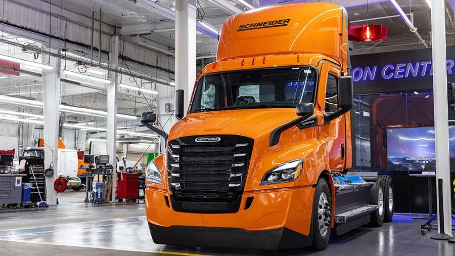 Schneider ups the ante on Freightliner’s battery-electric trucks | Bulk ...